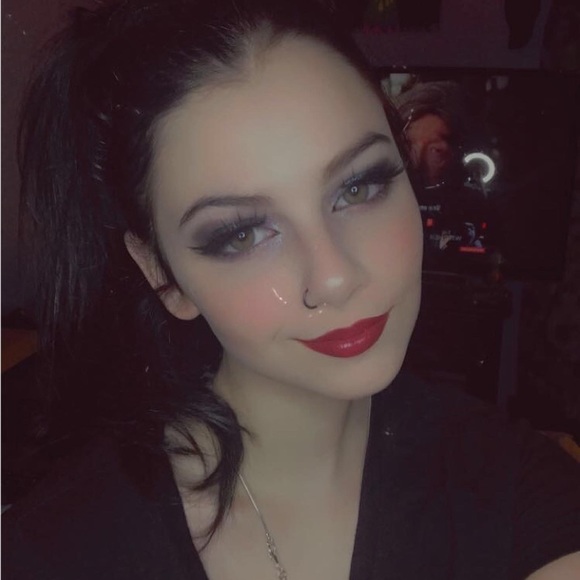 Alexis' Closet (@alexis_foret) | Poshmark